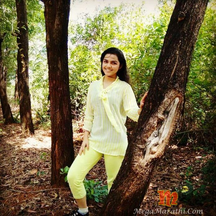 Aarya Ambekra Marathi Singer Actress Biography Info Wiki Songs