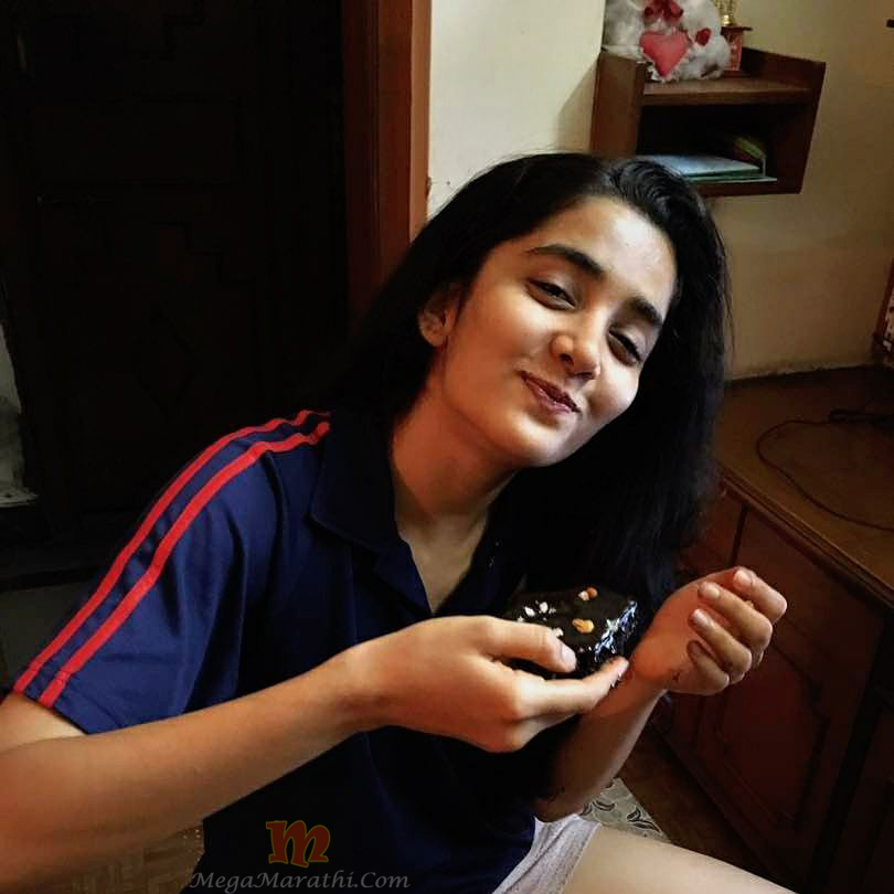 Ayli Ghiya Actress Photos Images Pics Wiki Age Date of Birth Address