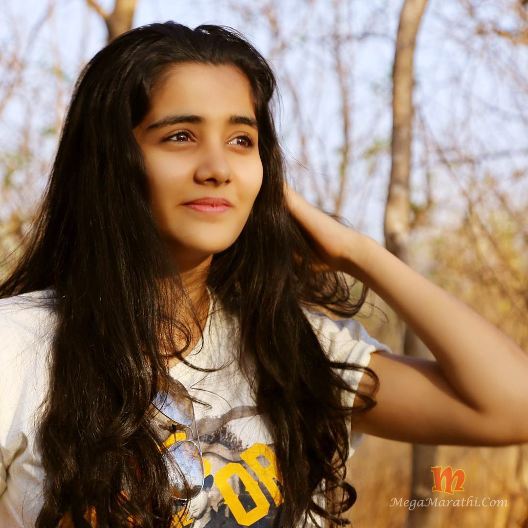 Ayli Ghiya Actress Photos Images Pics Wiki Age Date of Birth Address